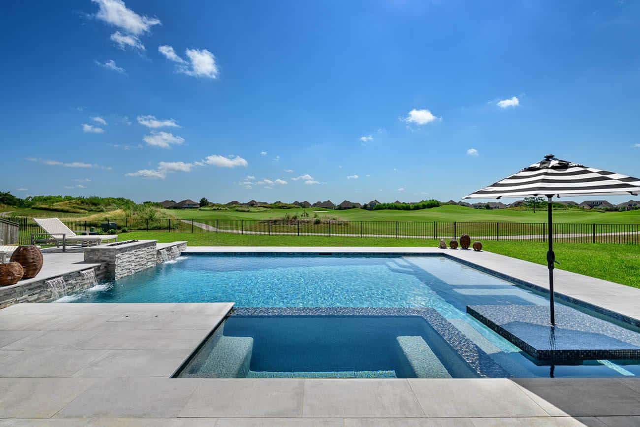 What Type of Pool Surface Lasts Longest in the Texas Sun? | Avree ...